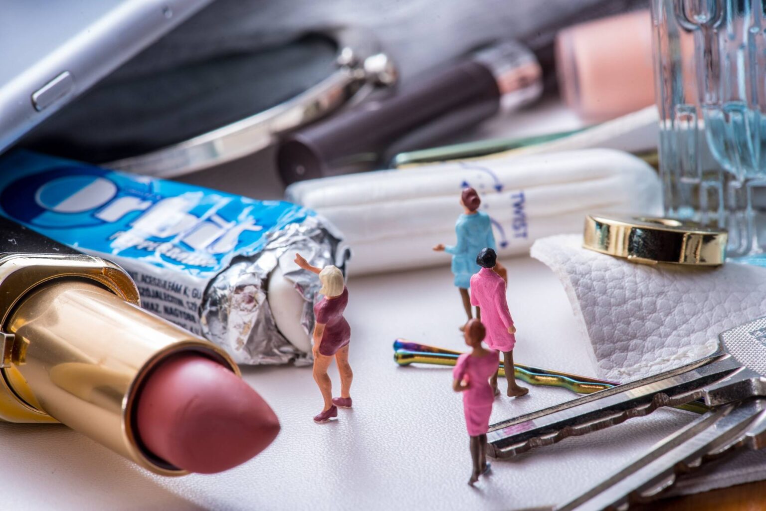 Artist Created A Tiny Wasteland From Everyday Objects - Pick-Kart .com