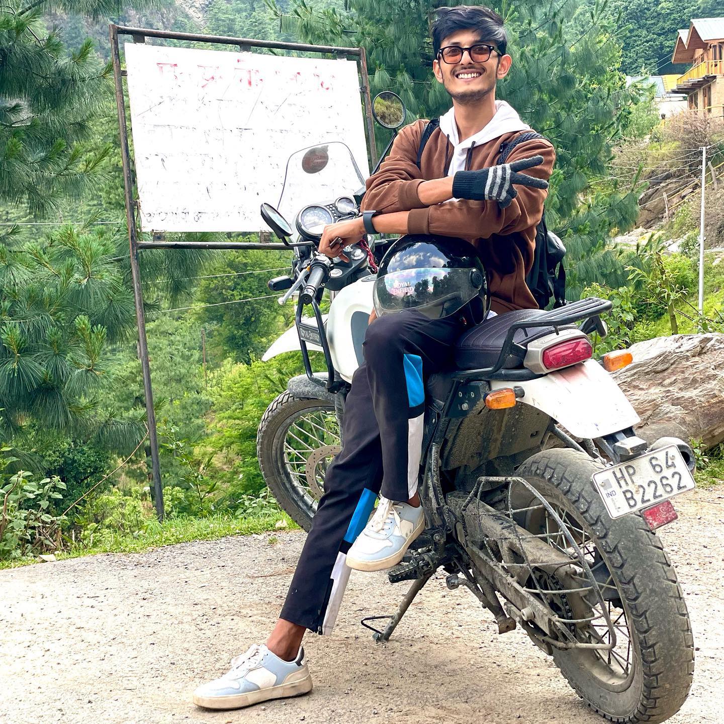 Anubhav Dubey Net Worth, Age, Wikipedia 2023 - Pick-Kart .com